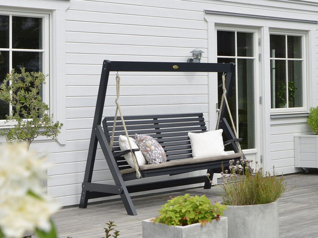 Varax Suvi pihakeinu katoksella | Puutarhakalusteet.eu